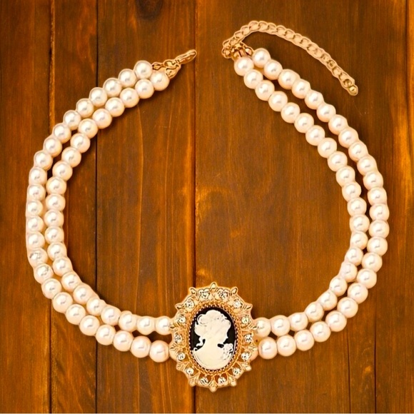 Emo Jewelry | Jewelry | Classic Cameo Double Layer Faux Pearl Necklace ...